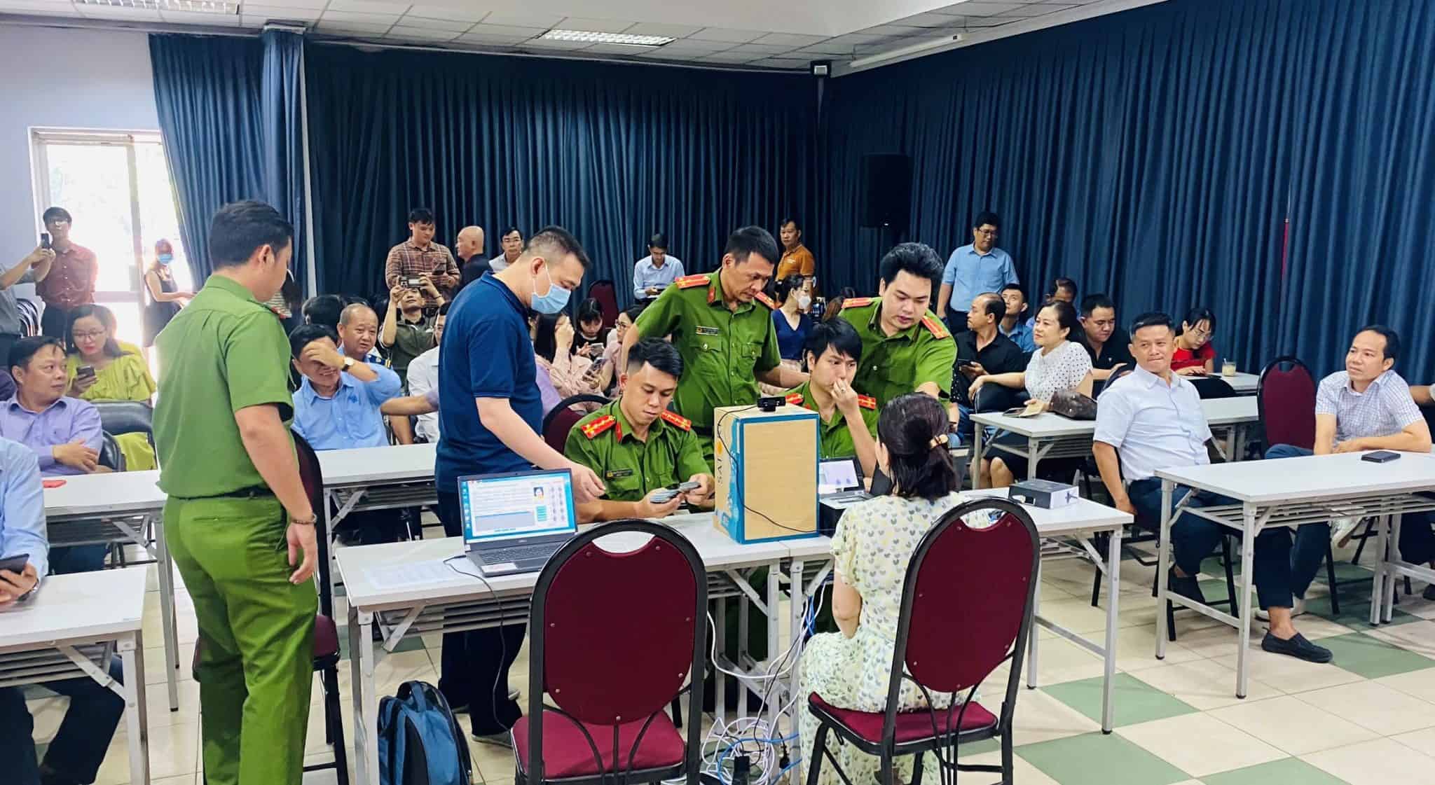 Hơn 500 người lao động đăng ký thành công tài khoản định danh điện tử ...